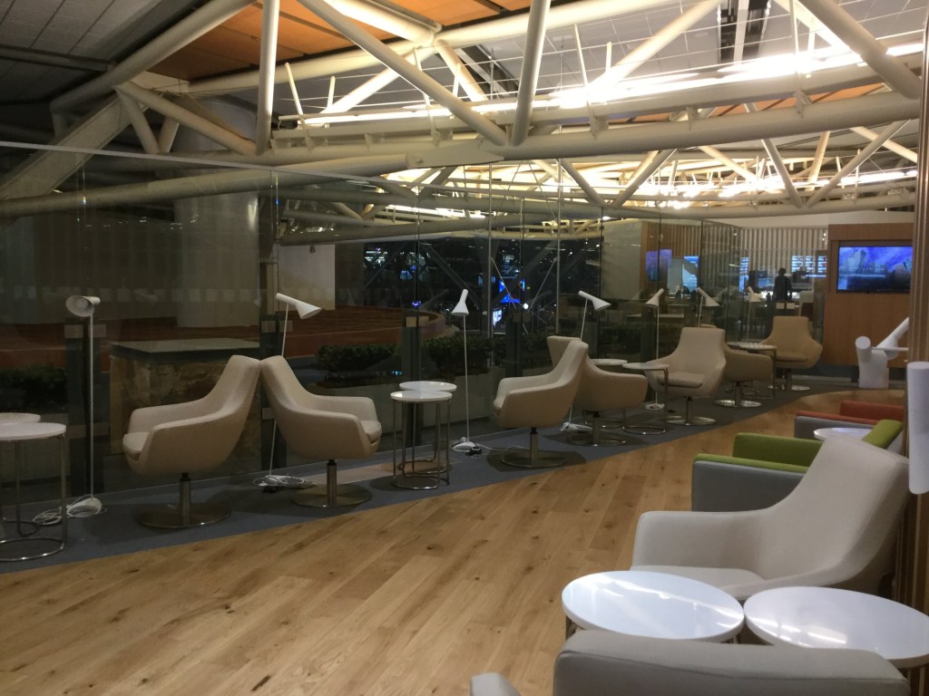 Reviews and Guide: Lounges at YVR – Vancouver International Airport