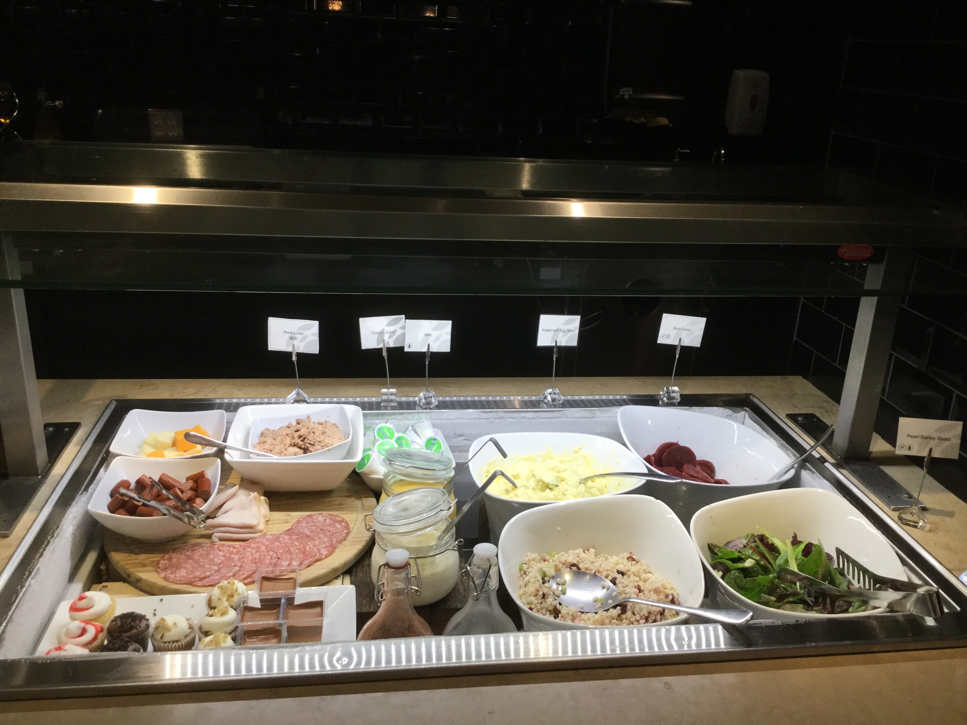 Reviews and Guide: Lounges at YVR – Vancouver International Airport