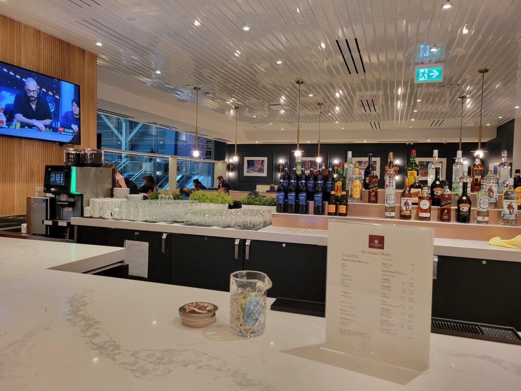 Review: Renovated Plaza Premium Lounge near E gates – USA Departures at ...