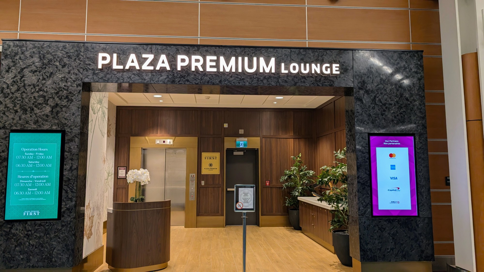 Lounge Review: New Plaza Premium Lounge YVR International Departures ...