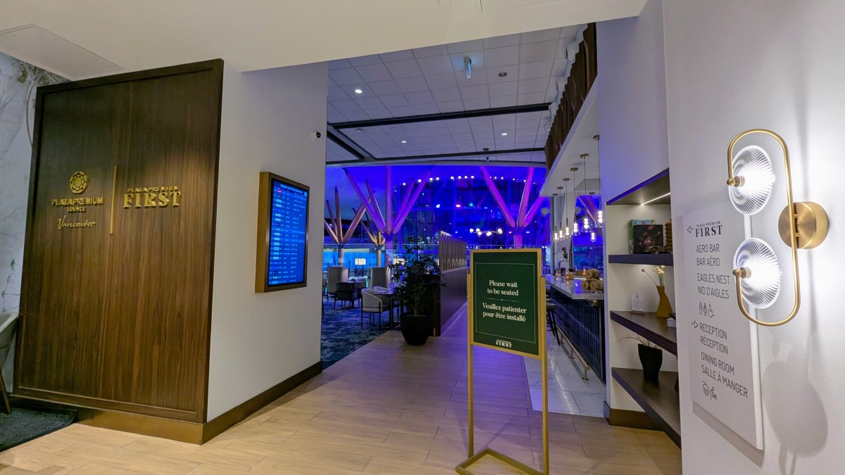 Lounge Review: New Plaza Premium Lounge YVR International Departures ...