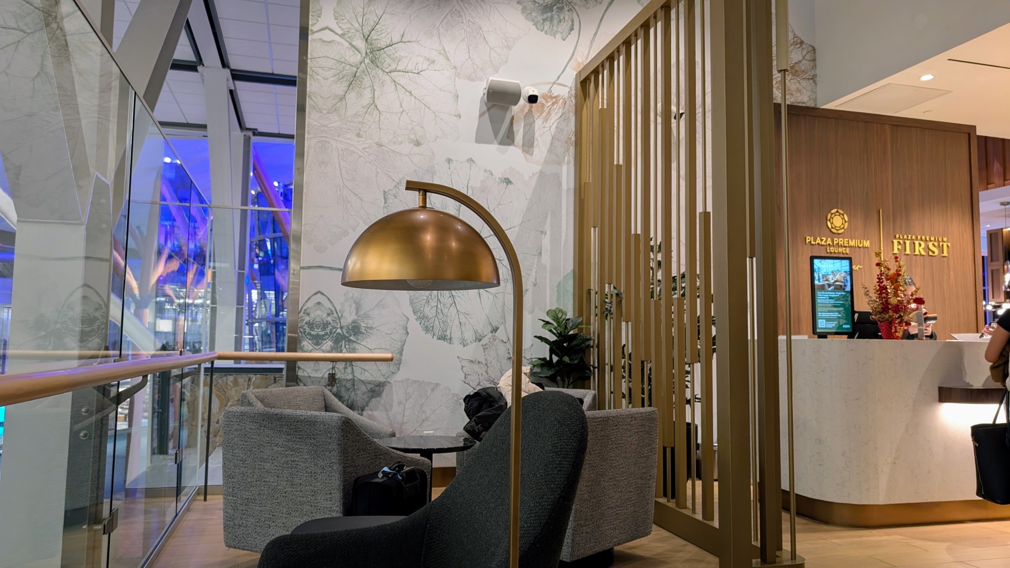 Lounge Review: New Plaza Premium Lounge YVR International Departures ...
