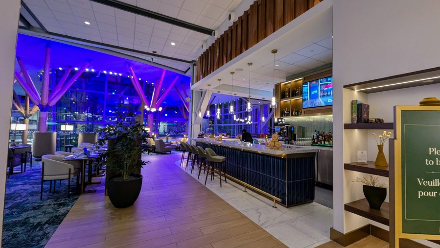 Lounge Review: New Plaza Premium Lounge YVR International Departures ...